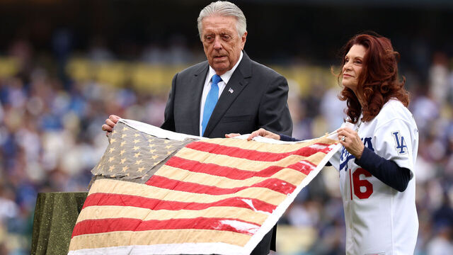 Dodgers honor Rick Monday's dramatic 1976 flag rescue on 50…