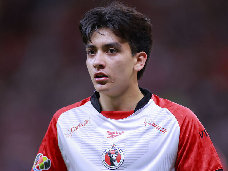 Record-breaker Mora, 17, included in 12 early call-ups to Mexico squad ...