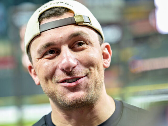 Watch: Manziel TKOs influencer in MMA fight | theScore