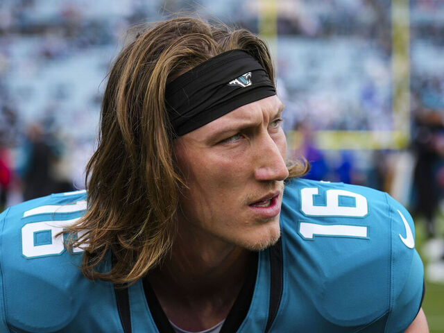 Jags' Lawrence has no plans to cut hair despite team's deep…