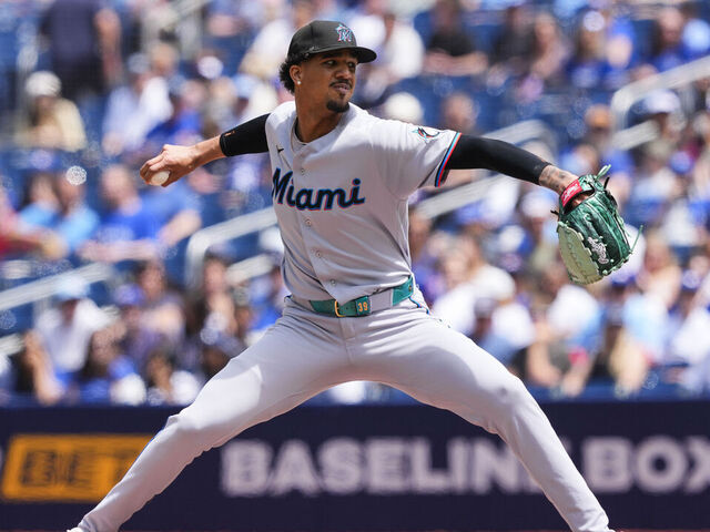 Marlins' Pérez exits vs. Blue Jays after hamstring spasm