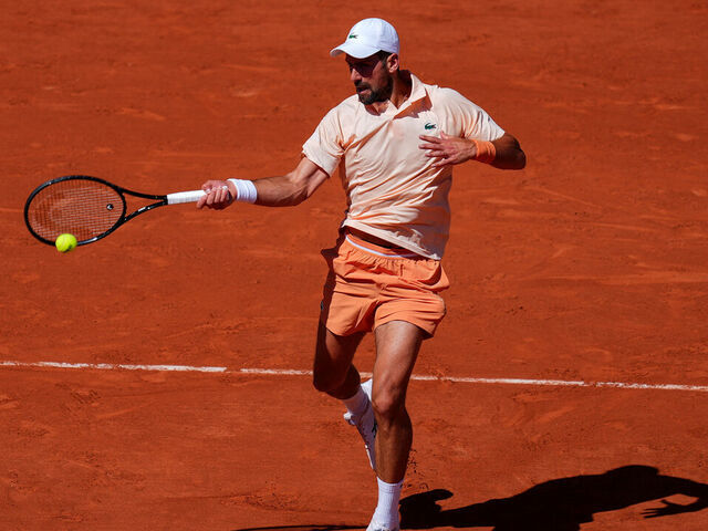 Djokovic pushed in 4-set win amid heat wave at French Open