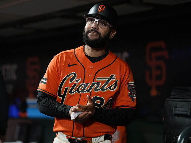 Giants reassign 3B coach Borg after questionable in-game de…