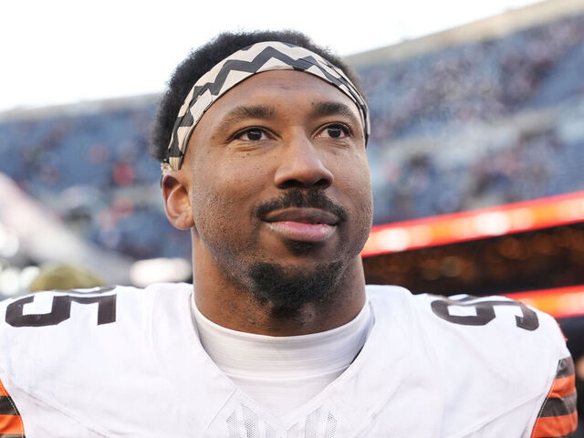 Browns send Garrett to Rams for Verse, 1st-round pick, more…
