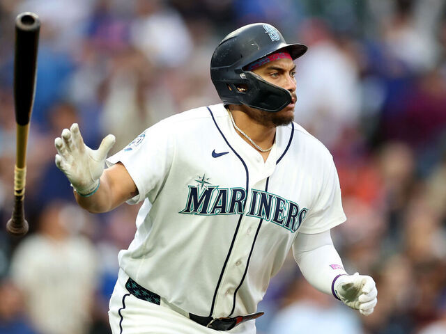 Mariners slugger Josh Naylor exits with back spasms after h…