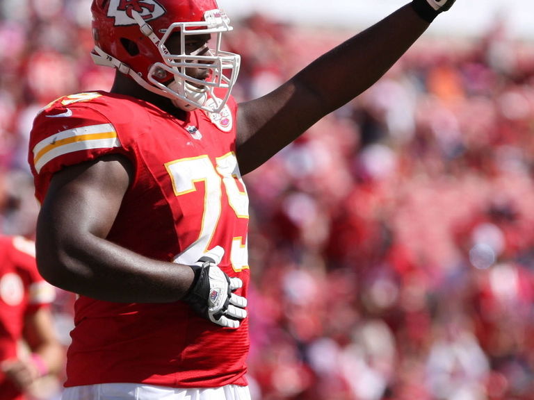 Chiefs' Donald Stephenson will not return vs. Raiders with shoulder ...