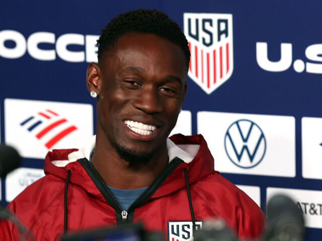 Surfing, s'mores, sun: U.S. players bonding at California