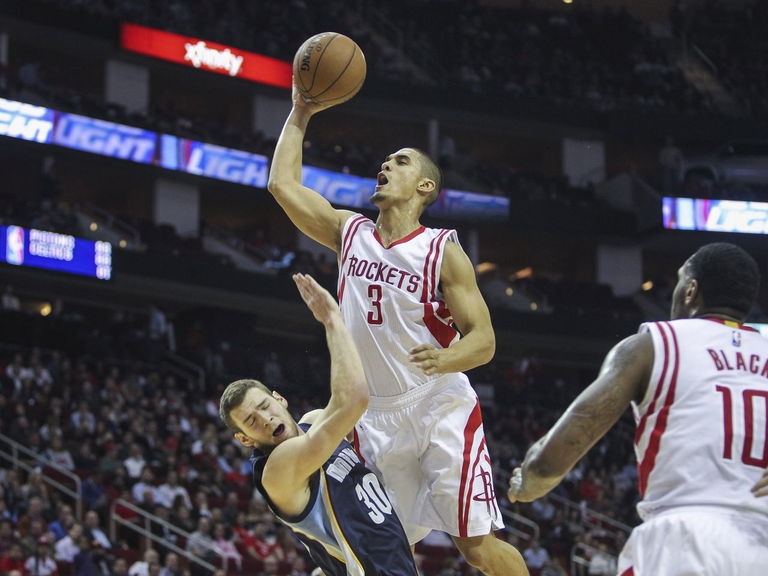 VIDEO: Rockets' Johnson launches over Kings' Sessions | theScore.com