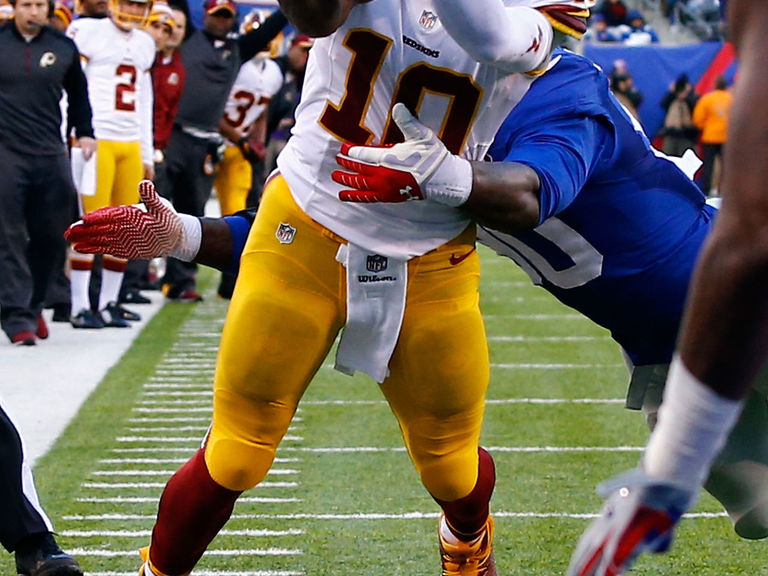VIDEO: RG3 touchdown overturned; Moss ejected for arguing | theScore.com