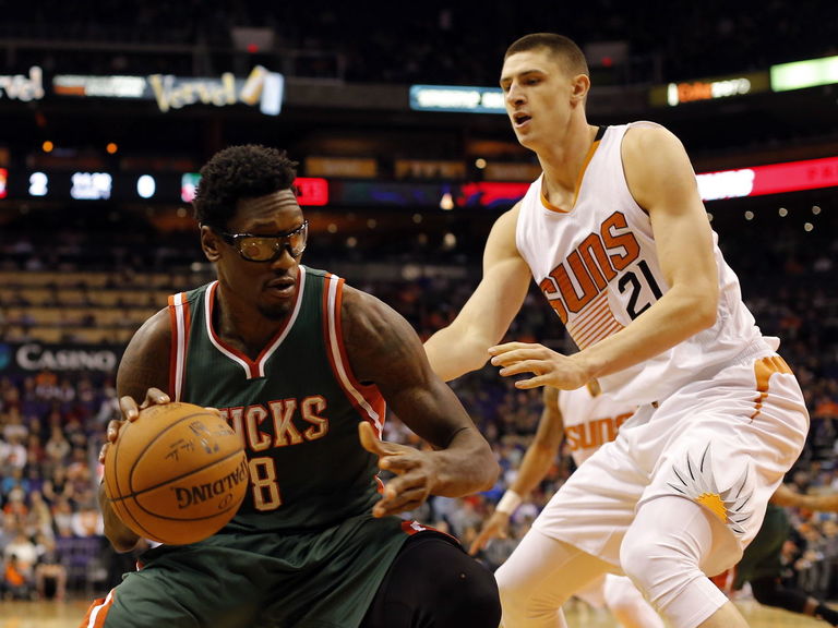 Bucks' Sanders to remain sidelined with illness Monday | theScore.com