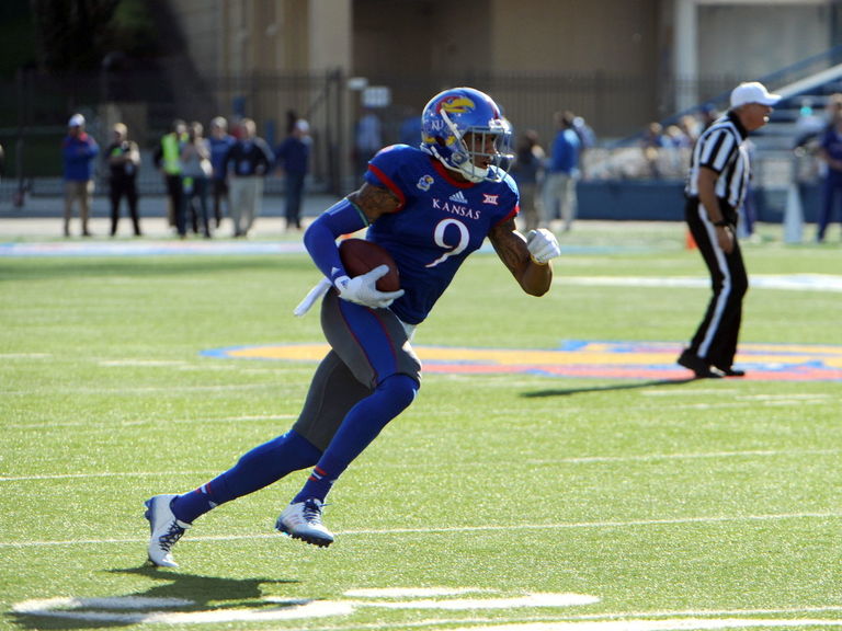 Kansas' Nigel King elects to go pro | theScore.com