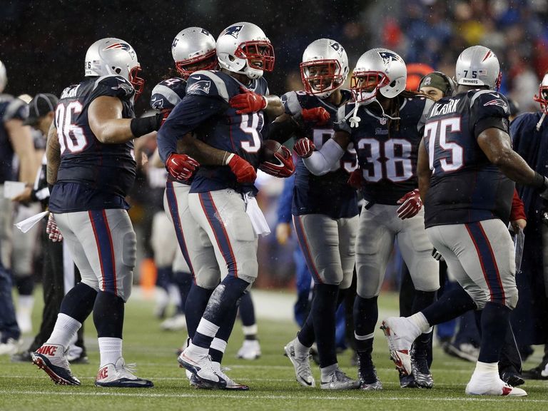 NFL investigating Patriots for deflating balls | theScore.com