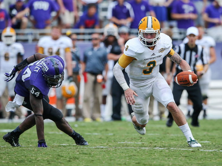 Bryan Bennett leads quarterbacks in broad jump | theScore.com