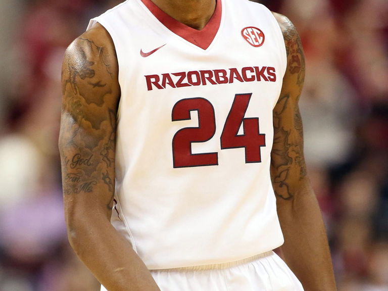VIDEO: Arkansas's Michael Qualls delivers ferocious put-back dunk vs ...