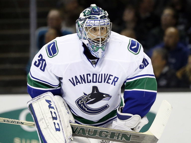 Canucks' Ryan Miller pulled after allowing 5 goals to Wild | theScore.com