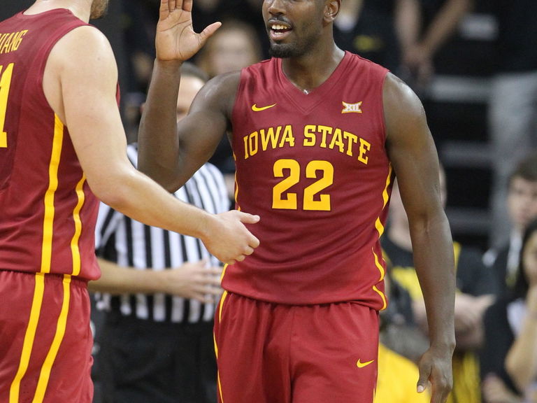 VIDEO: Iowa State's Dustin Hogue rejects Kansas shot | theScore.com