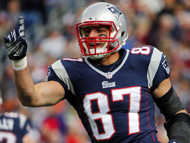 VIDEO: Rob Gronkowski shows off dance moves on stage with 50 Cent ...