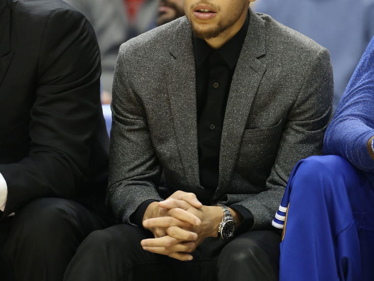 Steph Curry day-to-day with sore foot after sitting Sunday | theScore.com